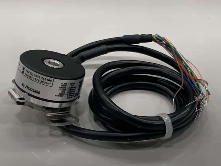 Cuál es la diferencia entre un encoder incremental y absoluto?