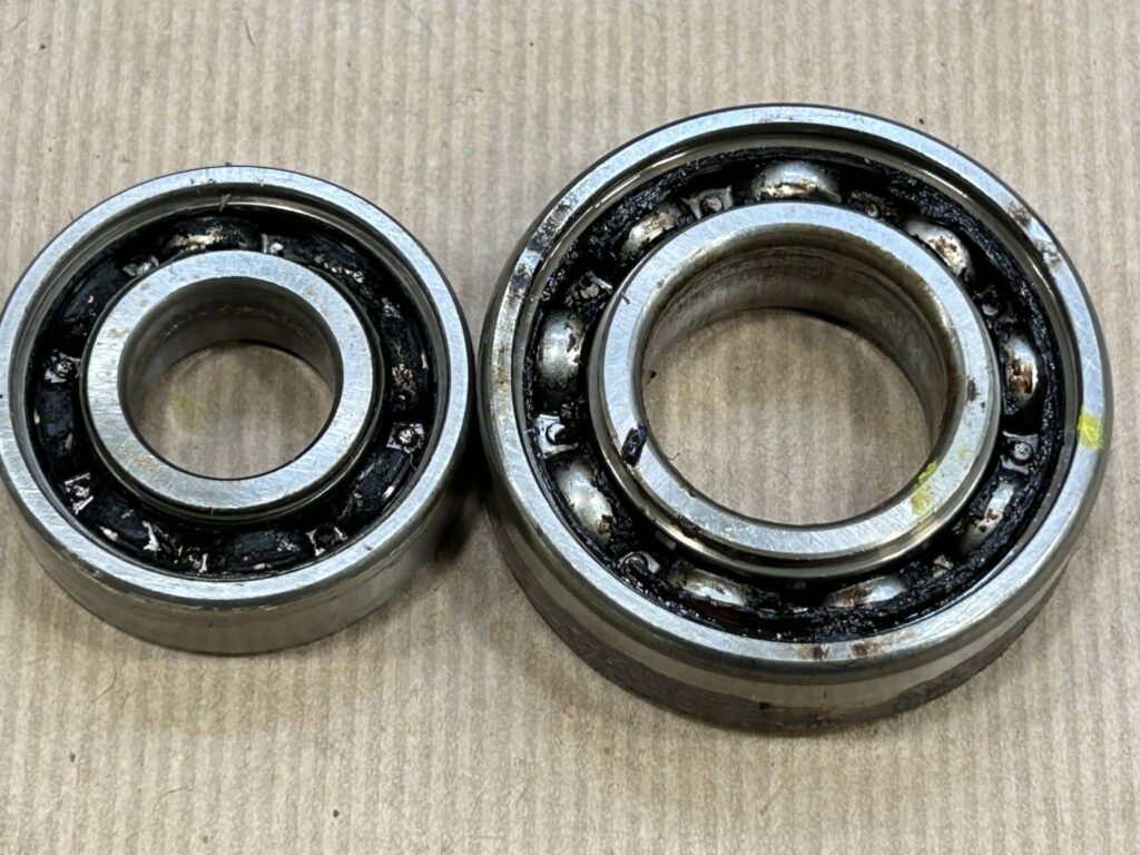 Damage from the electric current of the bearings in to servomotors