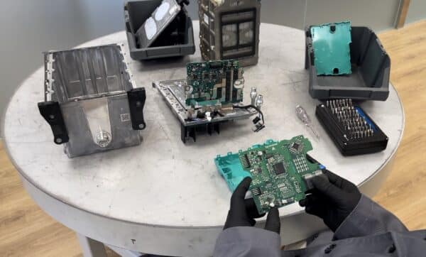 Mercedes-Benz 48V mild-hybrid battery repair Servomotors